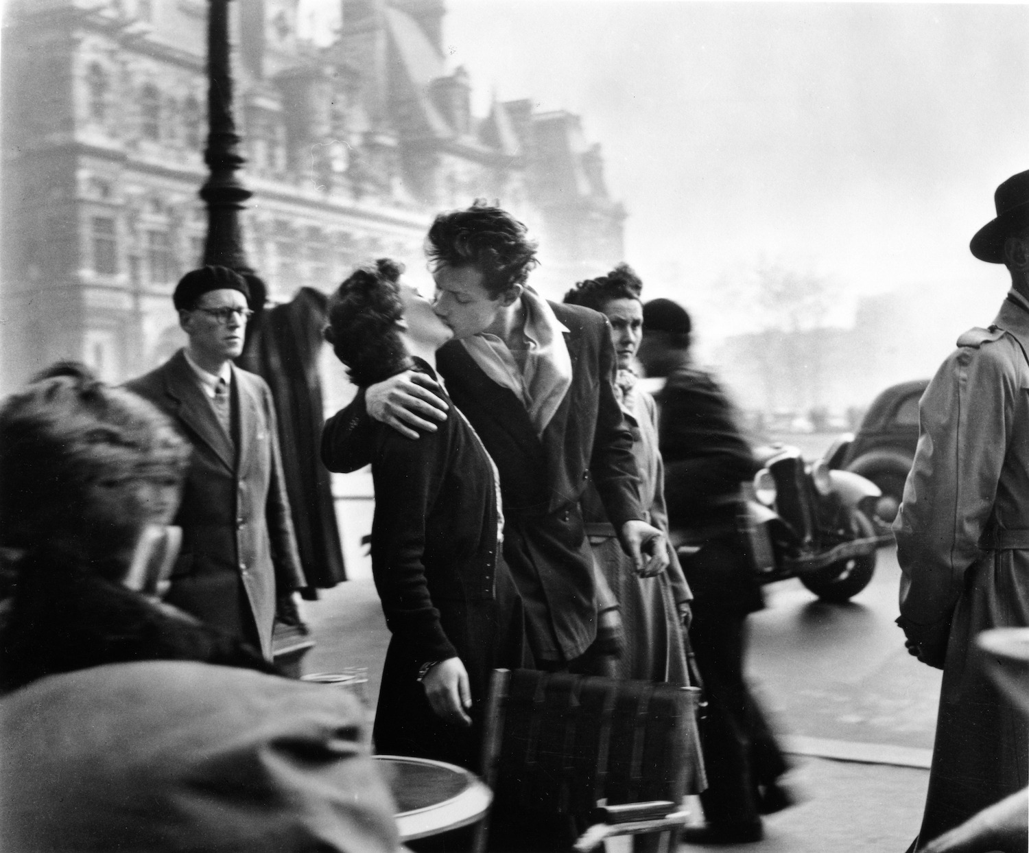 Robert Doisneau: enamouré des amoureux - econique.art